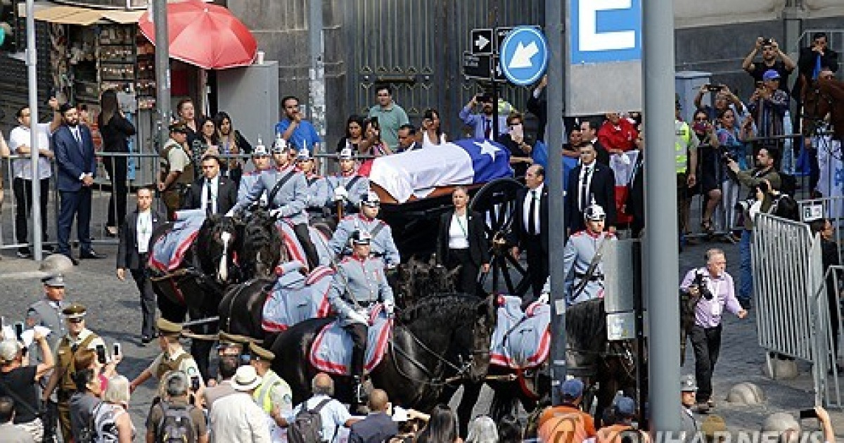 CHILE PEOPLE PINERA WAKE