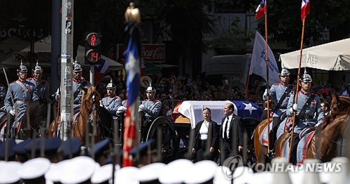 CHILE PEOPLE PINERA WAKE