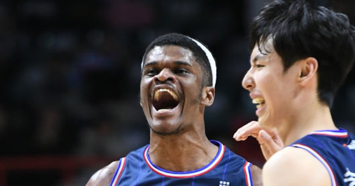 '허웅 23P·존슨 23P 21R' KCC, 한국가스공사에 4Q 역전승...홈 4연승→5위 수성