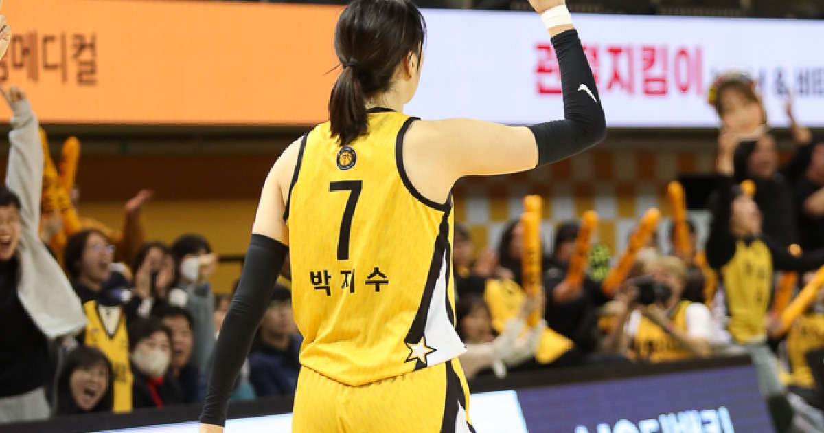 KB스타즈 박지수, 5라운드 연속 MVP 선정