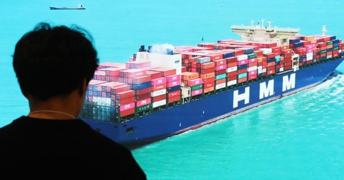 HMM 영업익 94% 뚝, 세계 2위 머스크도 휘청…‘매각 시계’ 멀어지나