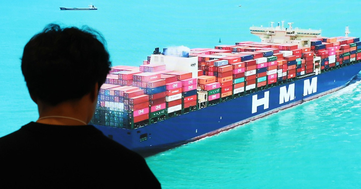 “애널리스트 나부랭이” 신영證, HMM 딜 불발에 팬오션 분석 재개… 투자의견 ‘매수’