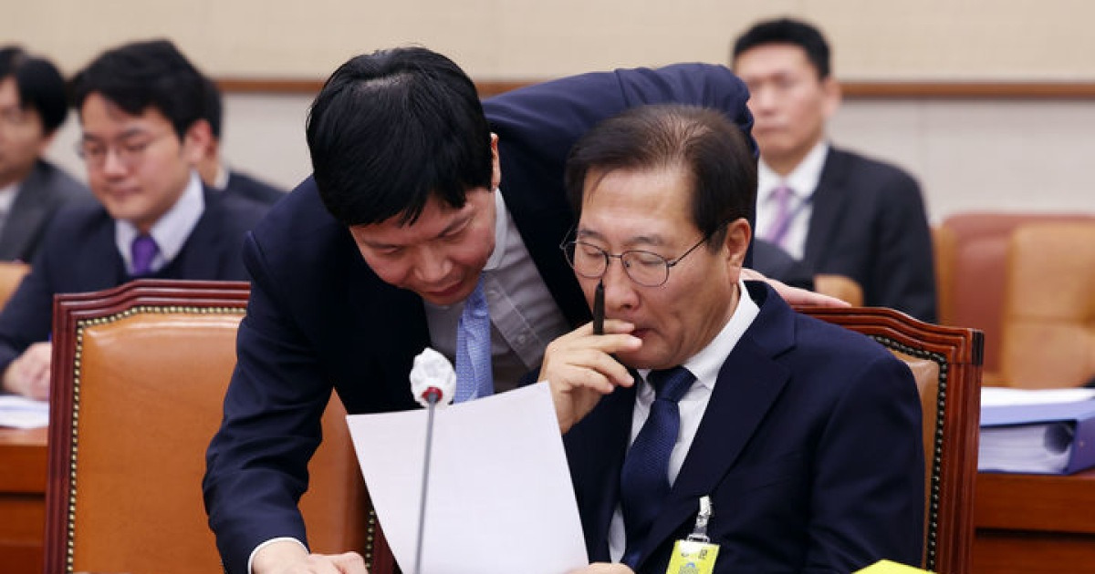 권순정 검찰국장과 대화하는 박성재 후보자