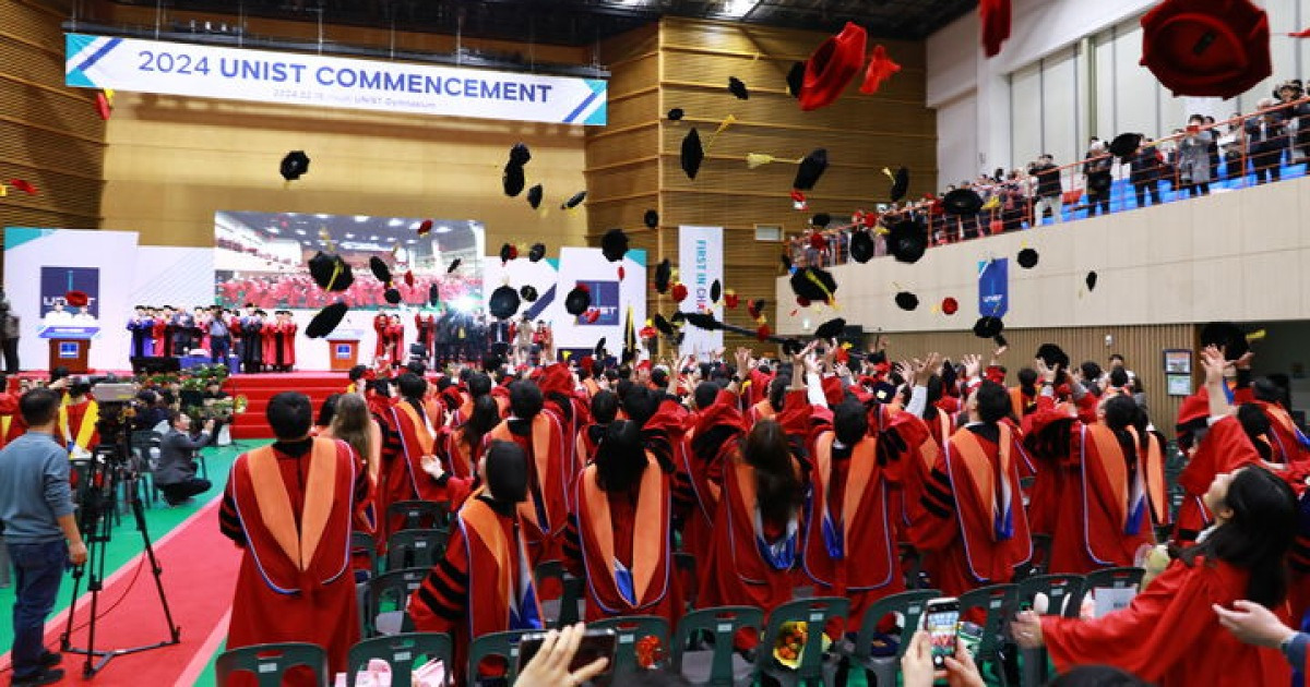 UNIST 2024년 학위수여식…과학기술인재 915명 배출