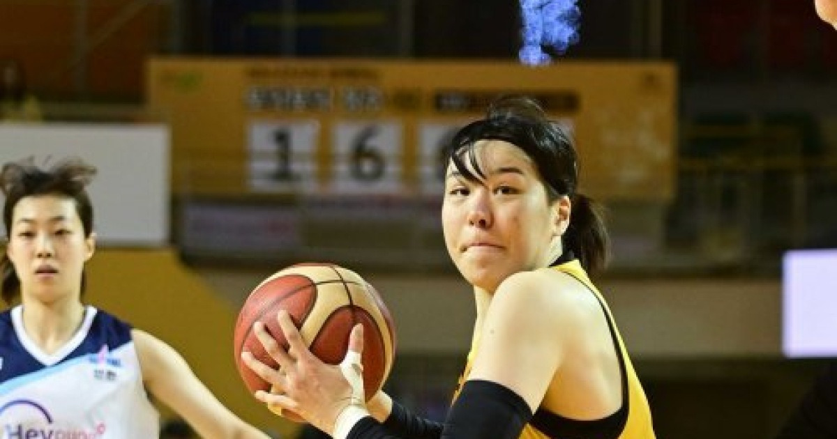 KB스타즈 박지수 “6라운드 MVP? 너무 신경 쓰면 오히려 안 되더라”