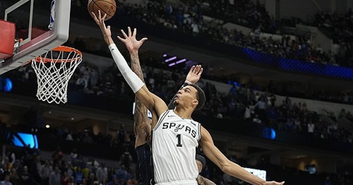 Spurs Mavericks Basketball