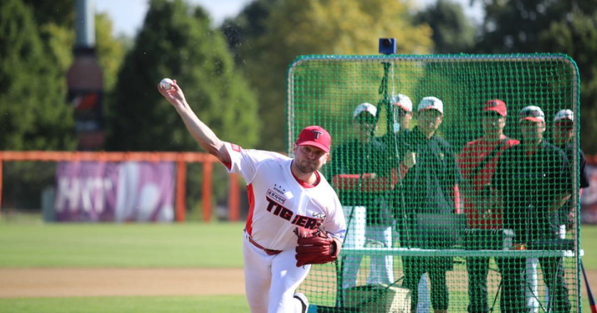 최고 148km 쾅! KIA 外人 투수진 첫 라이브 피칭 "좋은 시즌 맞이 기대"
