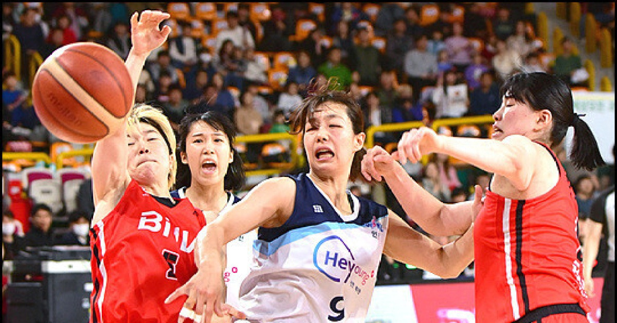 [BK포토화보] 부산 BNK썸 vs 인천 신한은행 경기모습