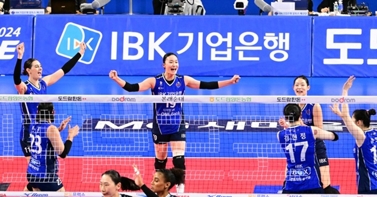 '아베크롬비 23점' IBK기업은행, GS칼텍스 완파…봄배구 경쟁 불지펴