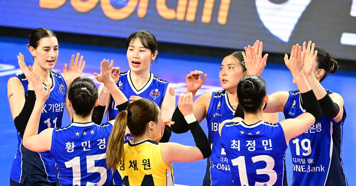 IBK, GS칼텍스 3-0 완파…봄 배구 희망가 (종합)