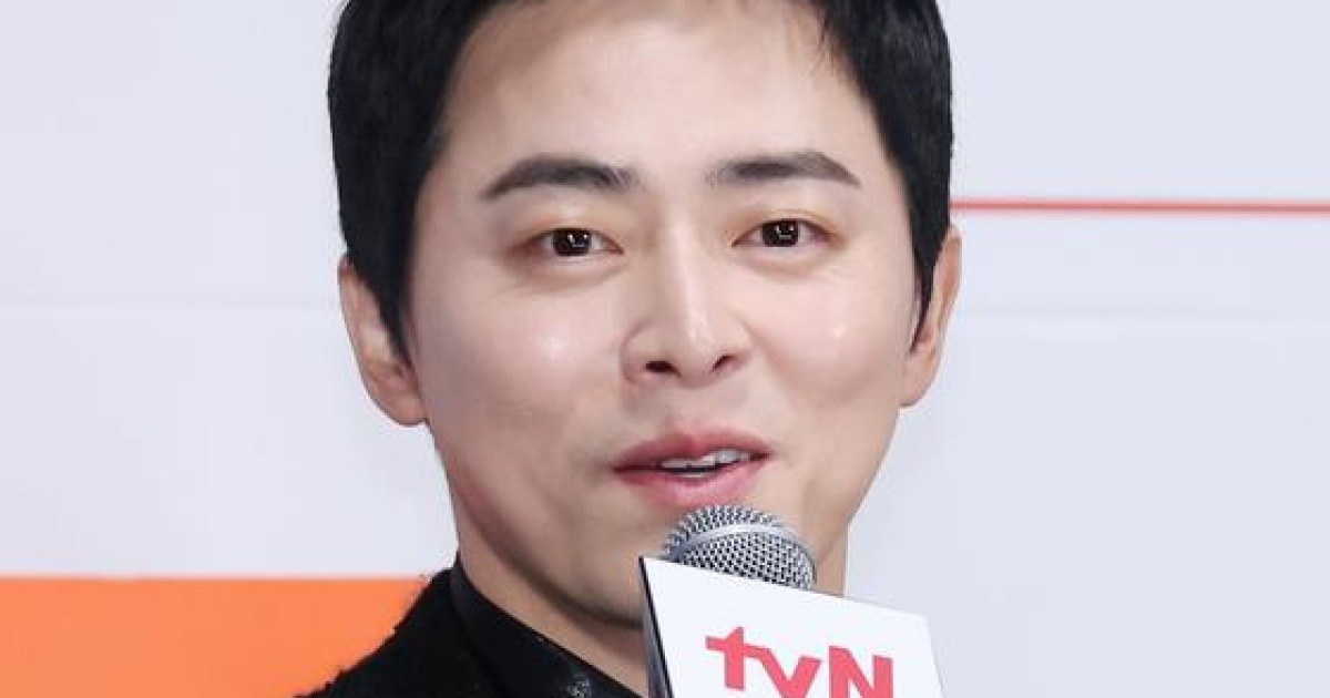 아이유가 추천한 유튜버, 조정석일까…네티즌 유쾌한 추리