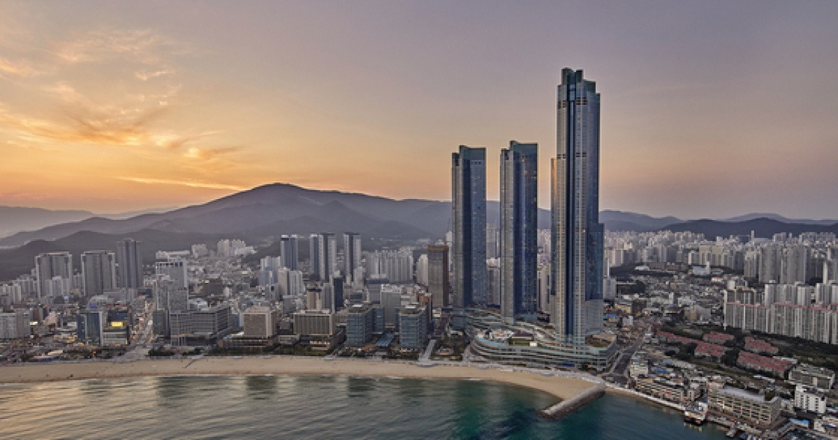 U.S. YouTuber wanted by police for jumping off 101-floor Busan building