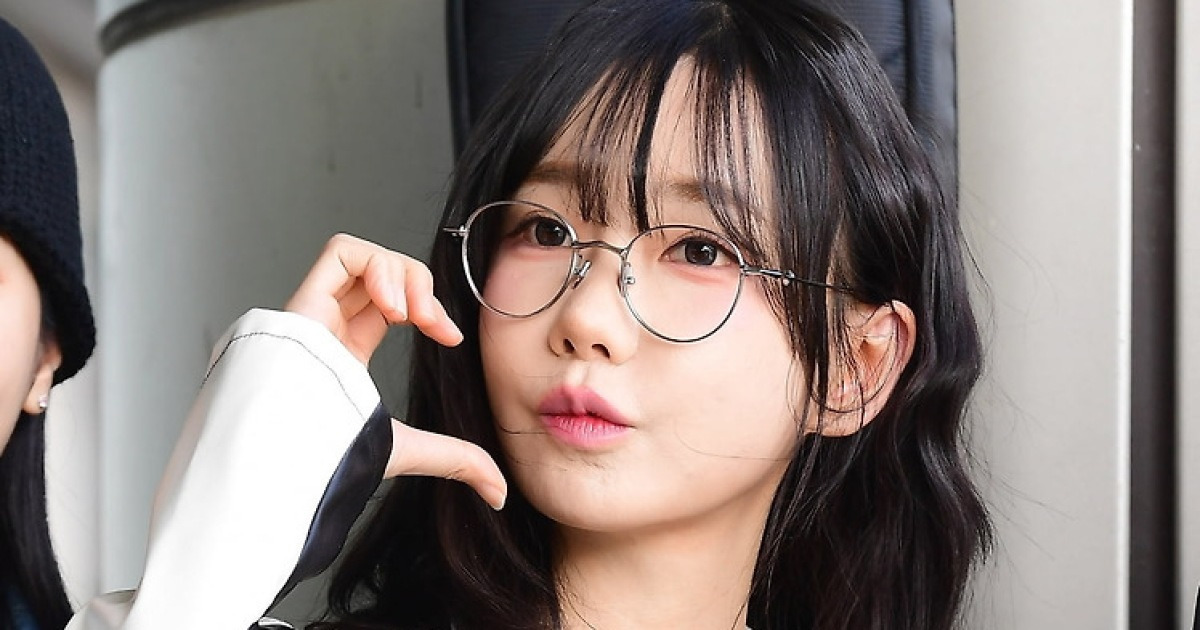 [TEN포토]QWER 마젠타 '섹시한 하트'