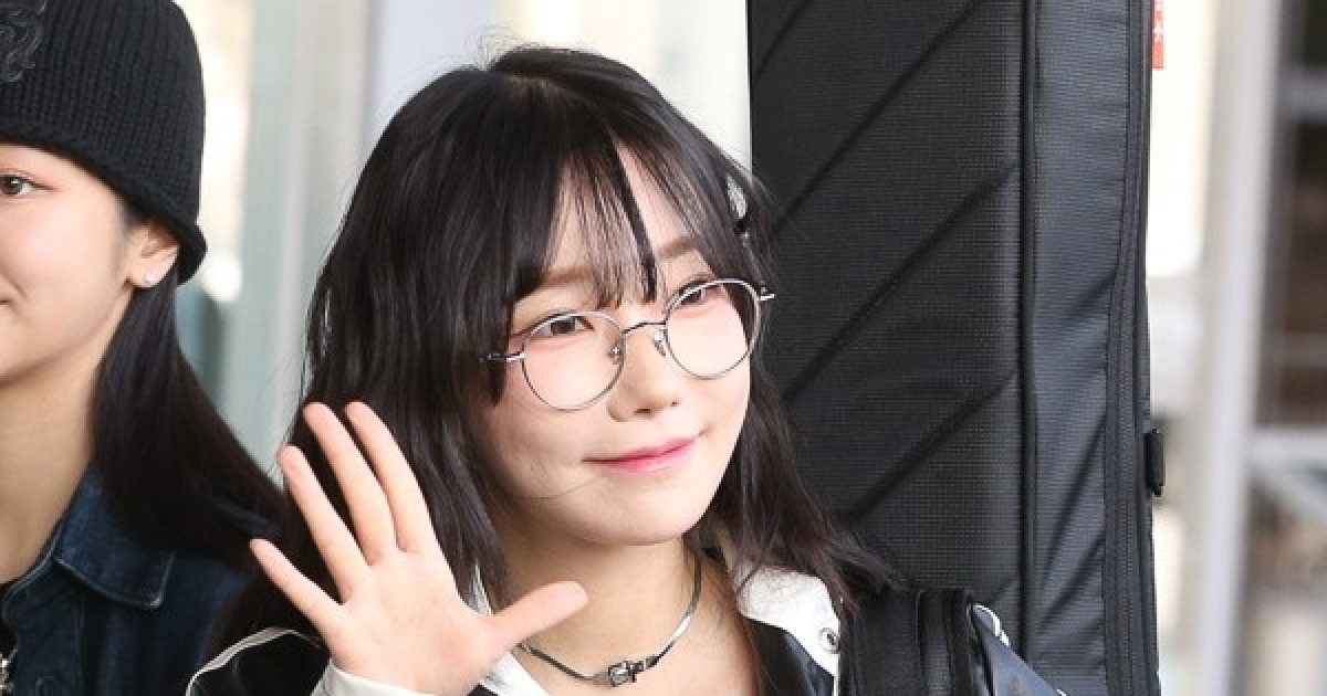 [ET포토] QWER 마젠타, '만찢 안경 미녀'