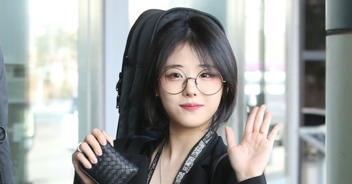 [ET포토] QWER 히나, '기타와 한몸'