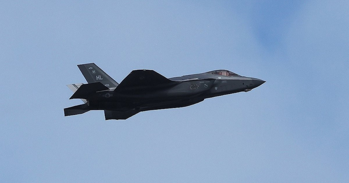 이륙하는 미 공군 F-35A