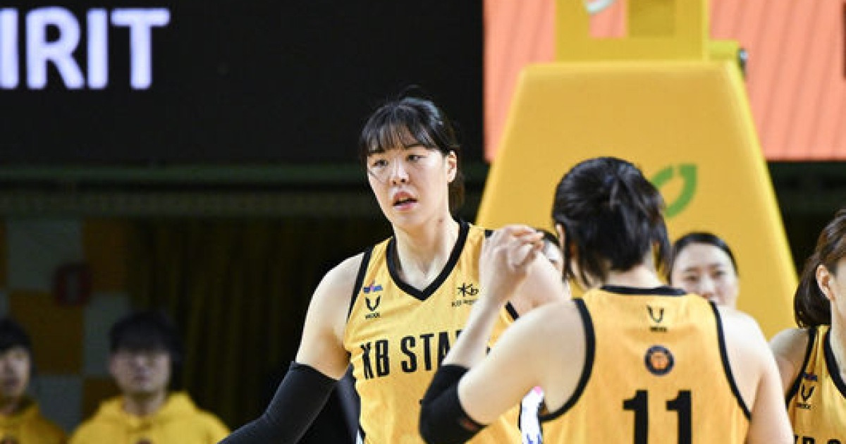 KB, WKBL 사상 최초 단일 시즌 홈 경기 전승