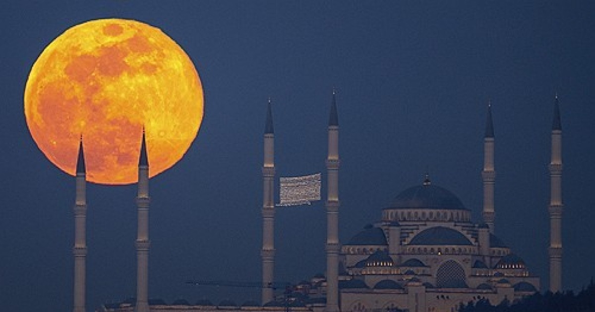 APTOPIX Turkey Full Moon