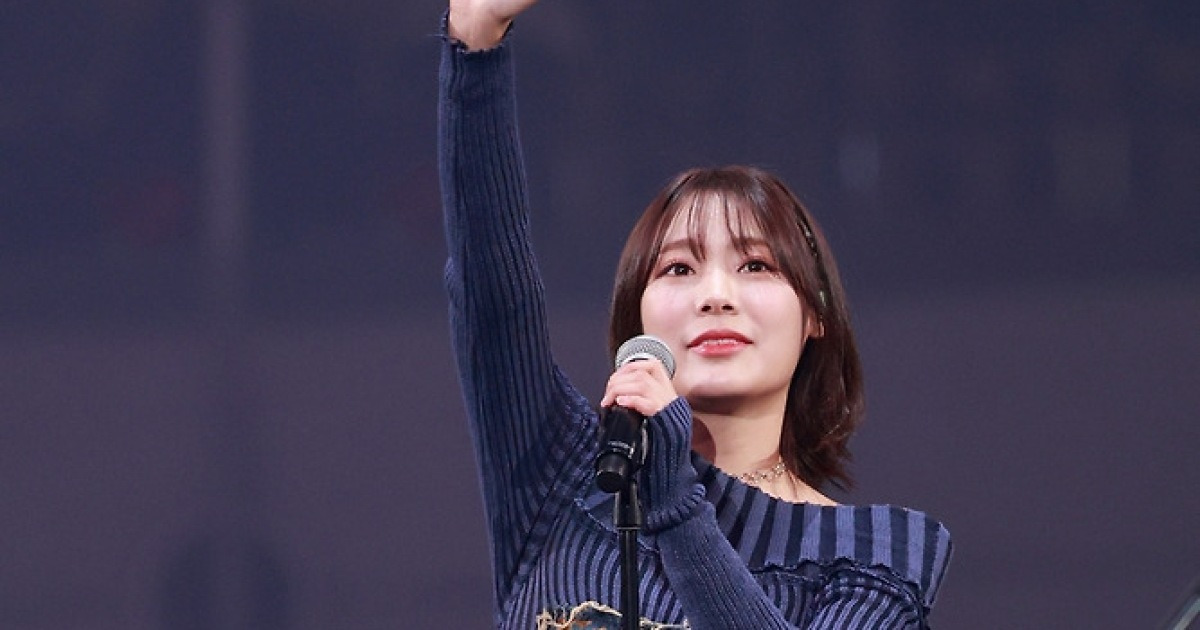 [TEN포토] QWER 시연 '더 가까이 보고 싶어'