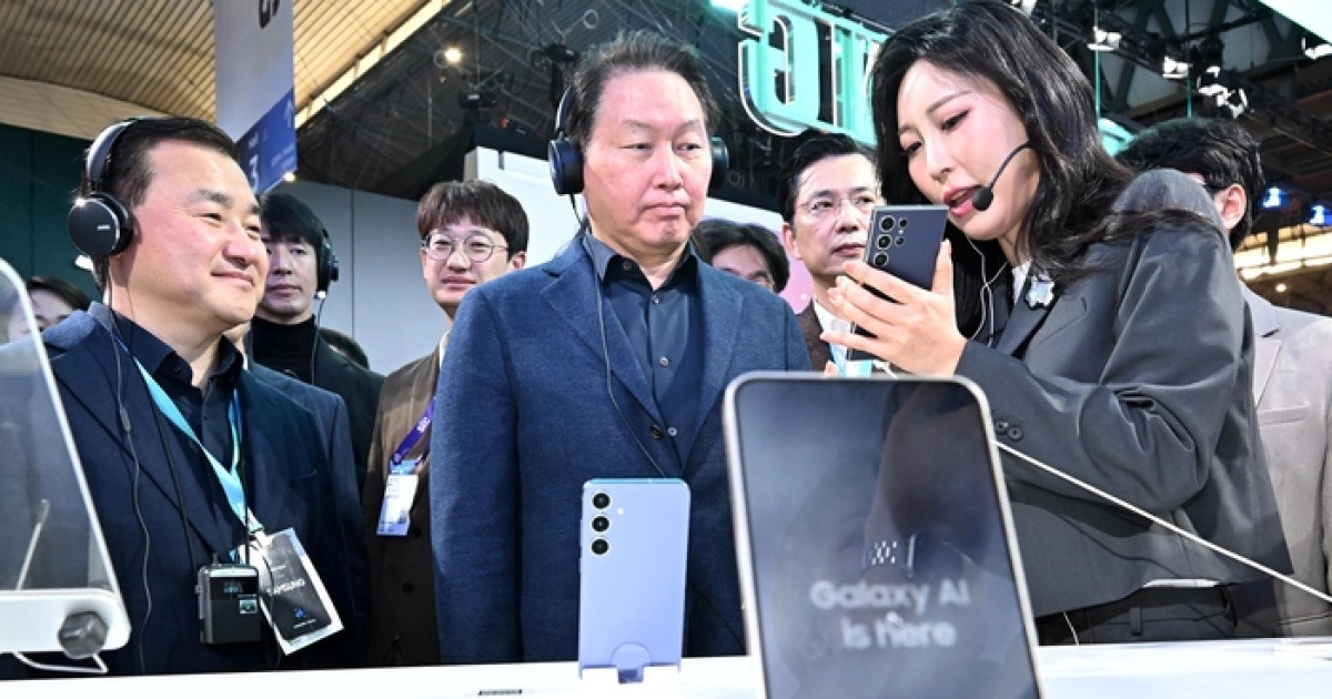 [MWC24] 갤럭시 S24 살펴보는 최태원