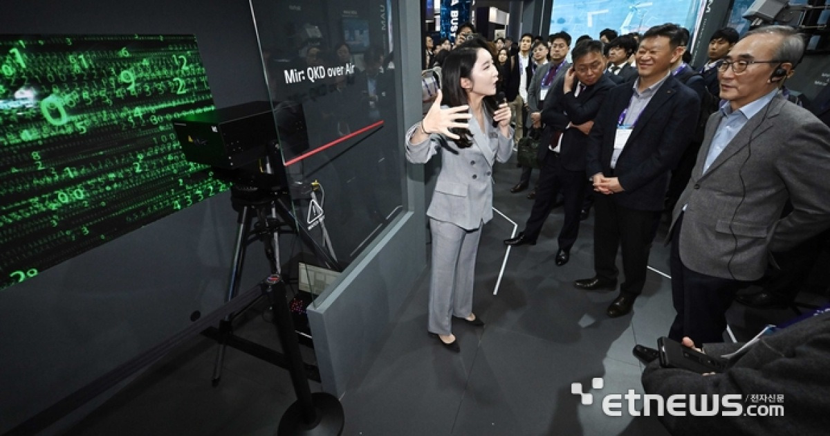 [MWC24] KT 부스 찾은 김영섭 대표