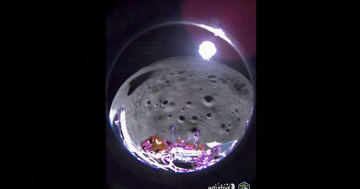 NASA, 달 표면 위 우주선 사진 공개...'통신재개' 日 착륙선도 달표면 촬영