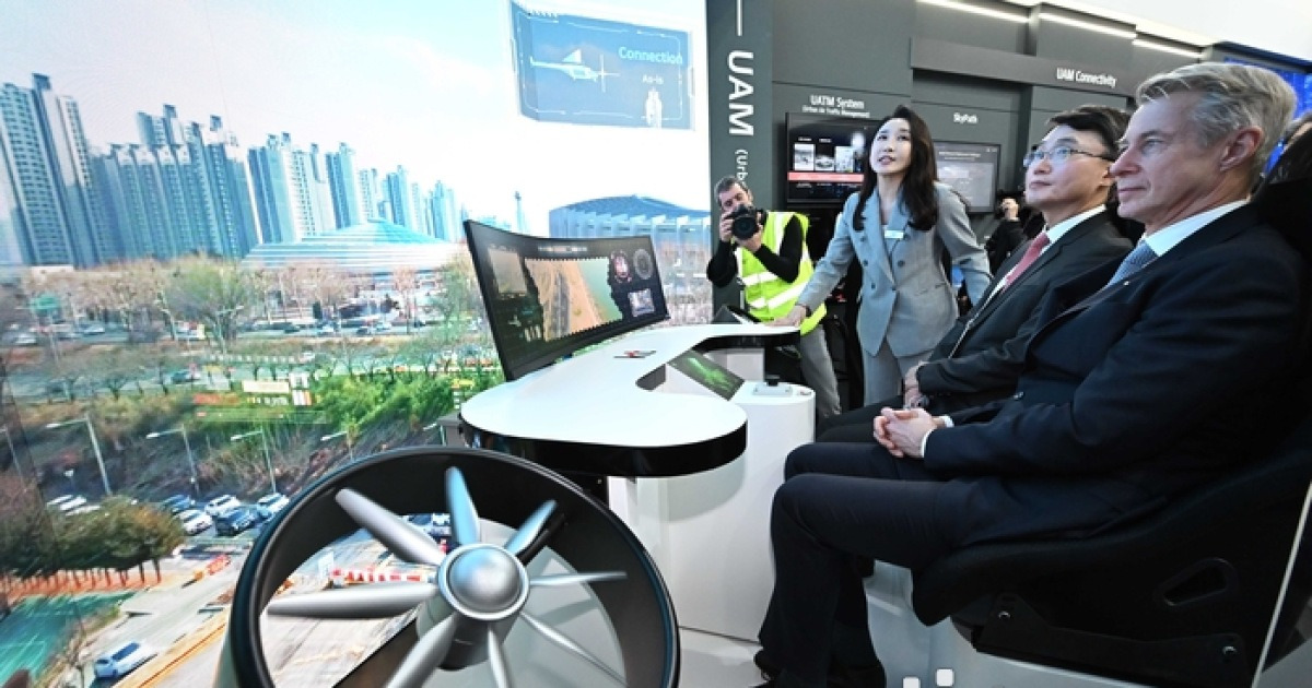 [MWC24] KT UAM 체험하는 마츠 그란리드 GSMA 사무총장