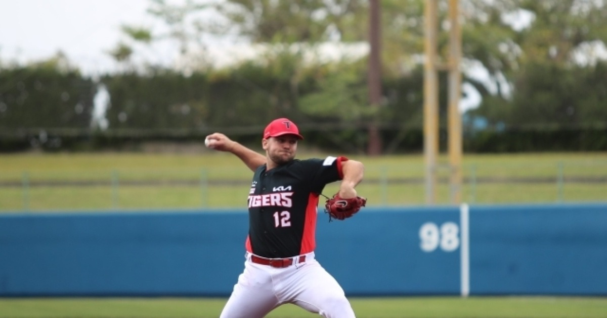 "승리하러 왔습니다"…KIA 新외인투수 첫 실전부터 '153km' 쾅 기대만발 [MD오키나와]