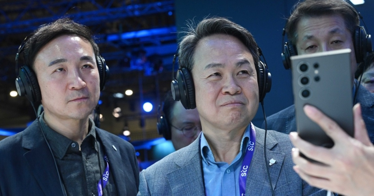 [MWC24] 갤럭시 S24 살펴보는 진옥동-문동권