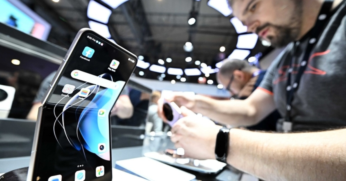 [MWC24] ZTE 누비아 플립