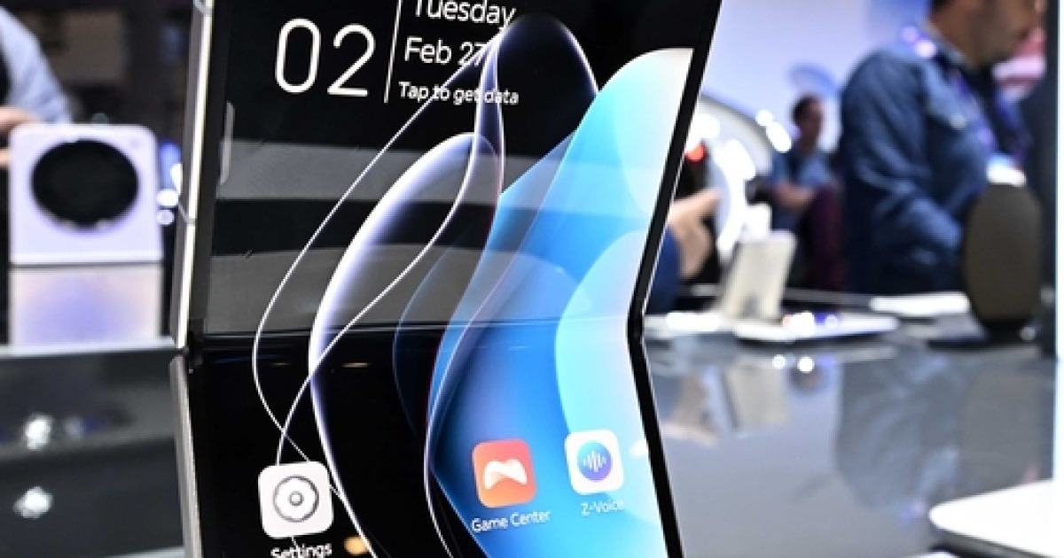 [MWC24] ZTE 누비아 플립