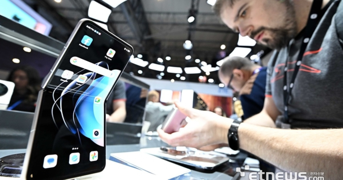 [MWC24] ZTE 누비아 플립