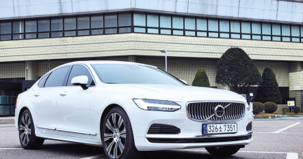 ‘볼보’다운 승차감에 경제성까지 [김성우의 시승기-볼보 S90 리차지 PHEV]