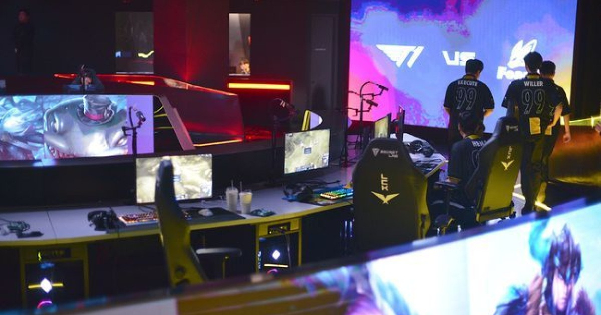 다시 LCK 덮친 디도스(DDos)…T1-FOX 2R, 5차 퍼즈 끝에 결국 2세트 연기 [오!쎈 롤파크]