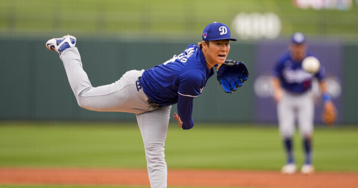 베일 벗은 '다저스 新 에이스' 야마모토...MLB 데뷔전서 2이닝 3K 완벽투