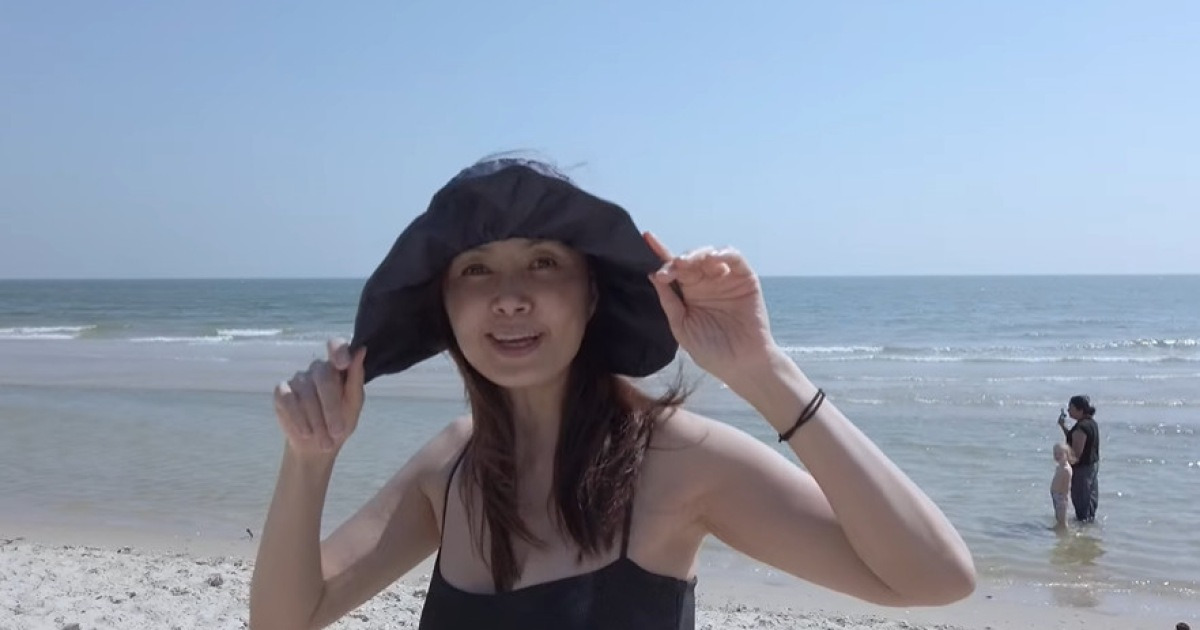 신애라 50㎏ 증명하는 과감 비키니 자태…♥차인표 또 반하겠네 신애라이프