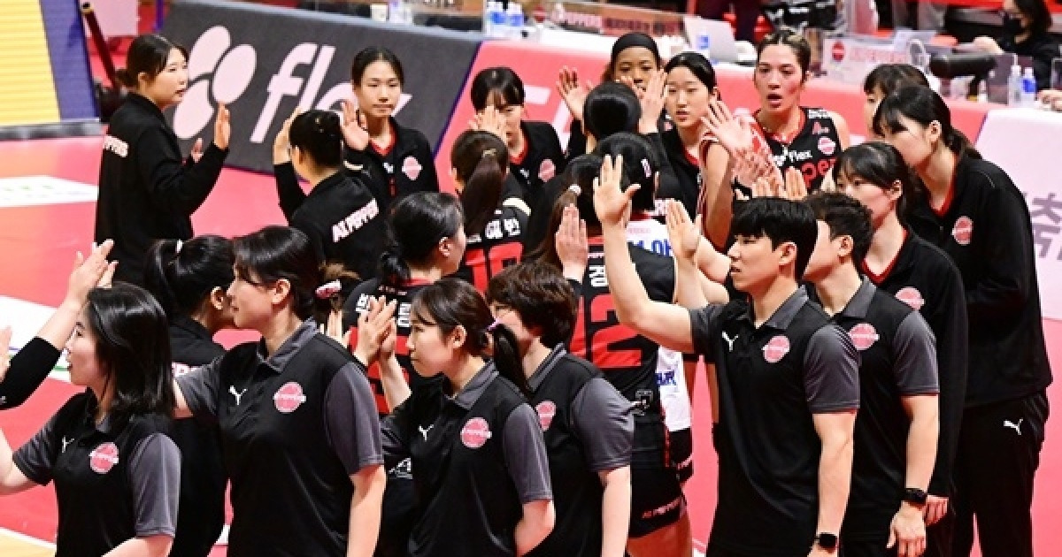 ‘오지영 계약해지→트린지 결별’ 뒤숭숭한 페퍼, IBK에 패하며 창단 첫 연승 실패…‘김학민 첫 승’ KB 9연패 탈출(종합)