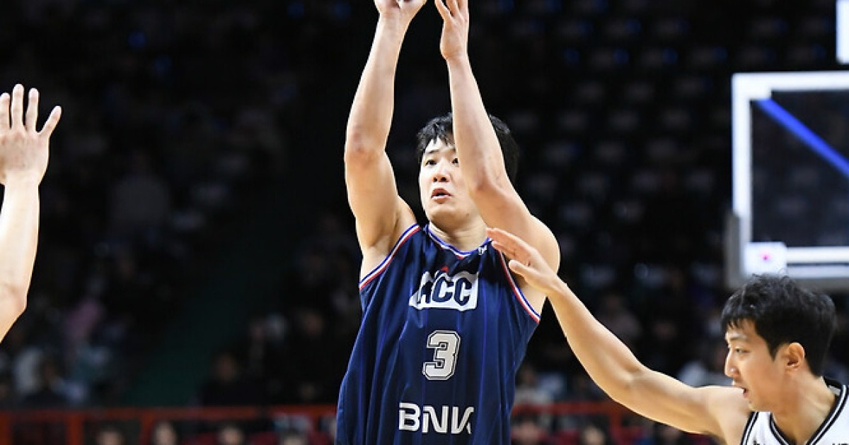 [BK 리뷰] '최준용, 허웅 동반 활약' KCC, KT에 접전 끝 승리... 8연승 저지