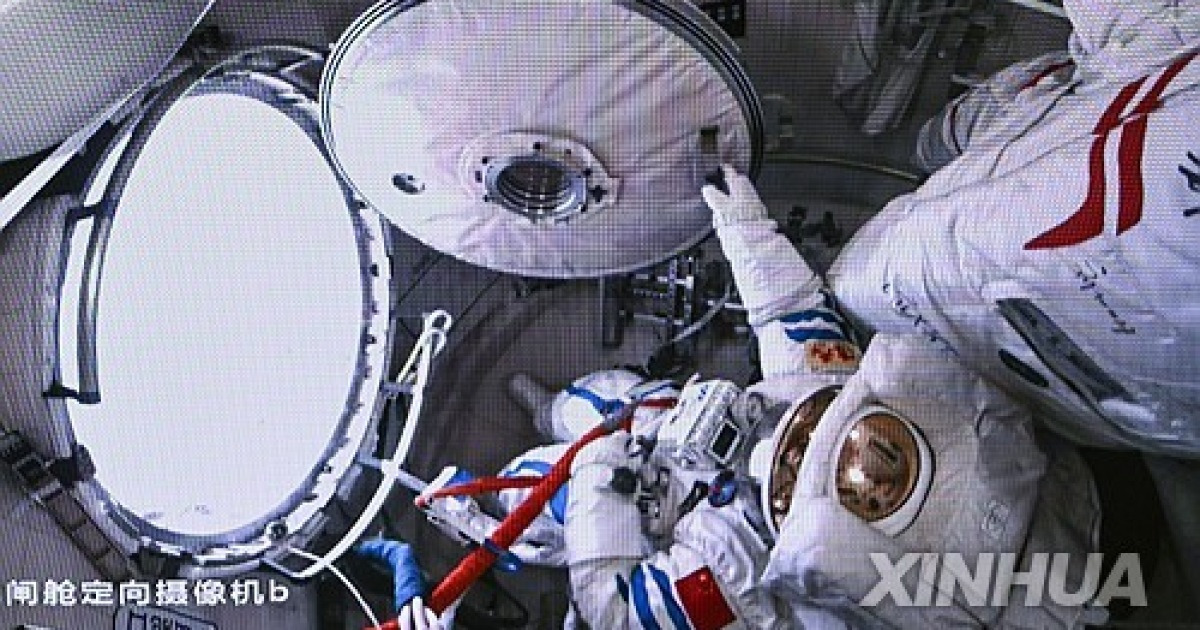 (EyesOnSci)CHINA-SHENZHOU-17-CREW-SECOND EXTRAVEHICULAR MISSION-COMPLETION (CN)