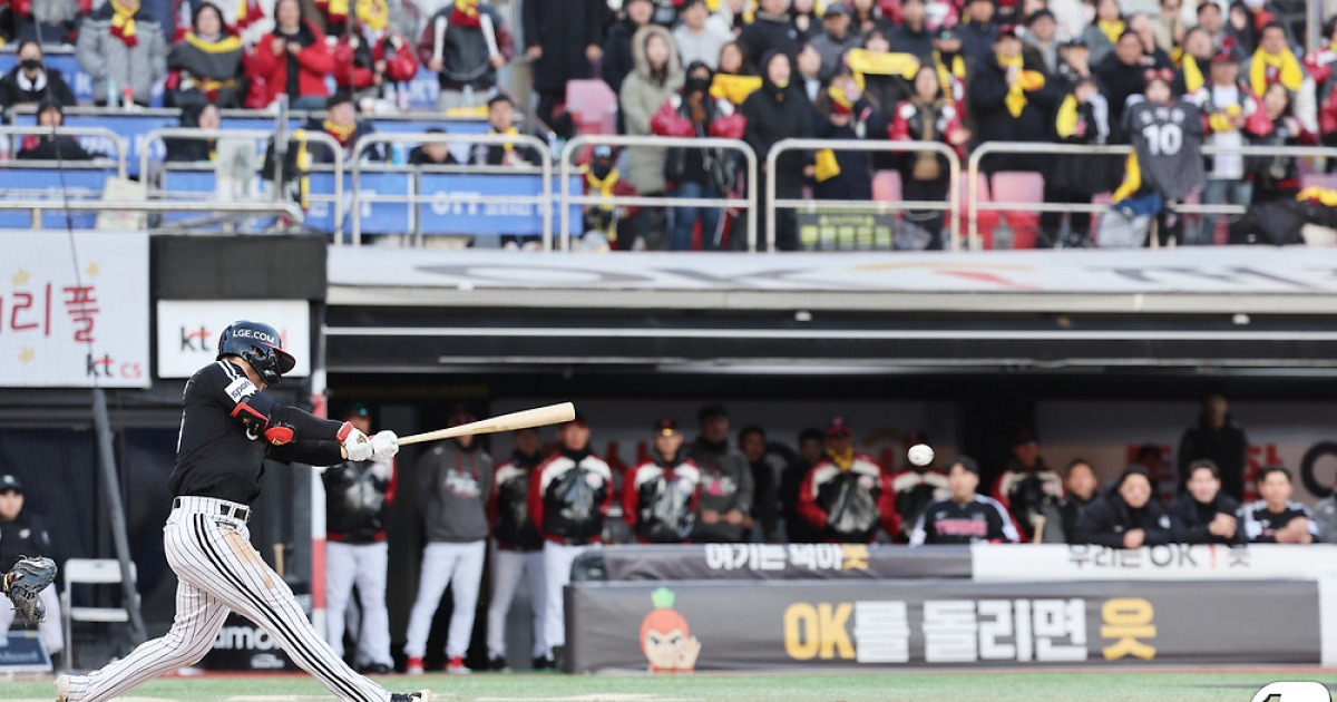 프로야구 '유료 중계' 시대 열렸다…KBO, CJ ENM과 1350억원에 계약 체결