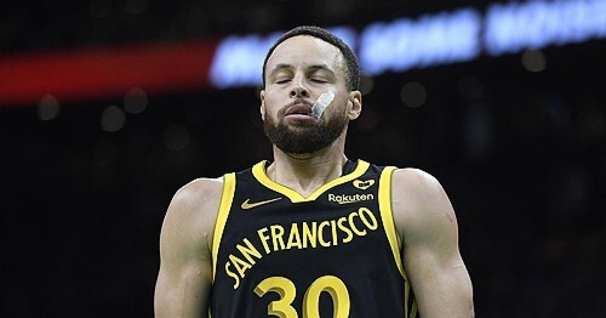 [NBA] '커리 4점 부진' GSW, BOS에 52점차 굴욕패