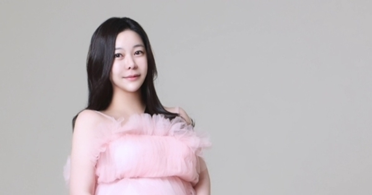BJ 반소연 “임신 33주, 예비신랑에 첫눈에 반해”…만삭화보 D라인 공개