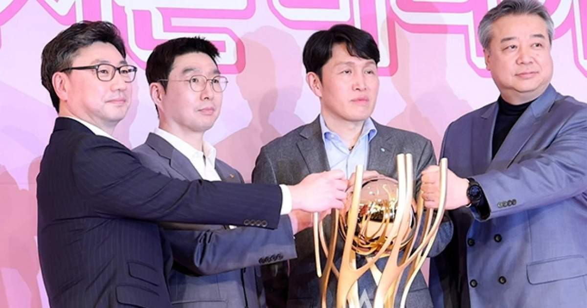 [포토] WKBL 4대천왕 '트로피 잡고 동상이몽'