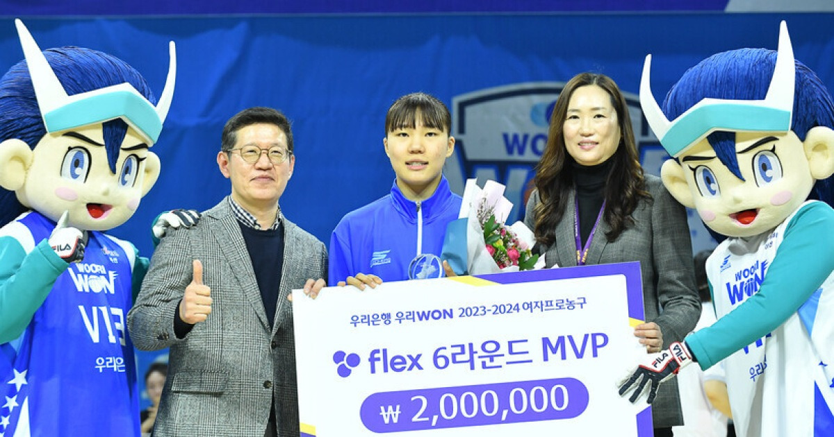 [JB포토] 우리은행 박지현 '6라운드 MVP 시상'