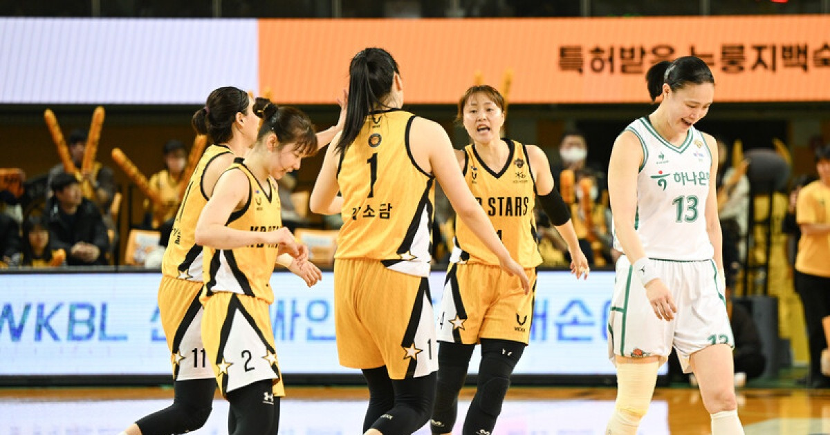 [WKBL PO 게임 리포트] 열리지 않는 KB스타즈 외곽포, 그래도 '수비로 이긴다'