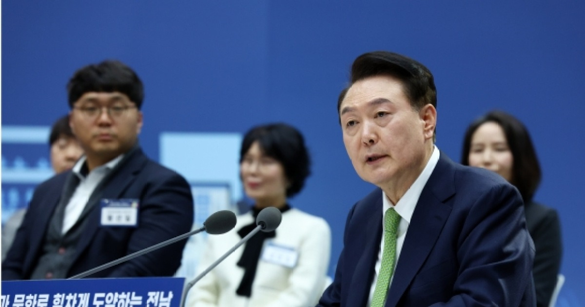 첫 호남 민생토론회 연 尹 “영암∼광주 한국형 아우토반 건설”
