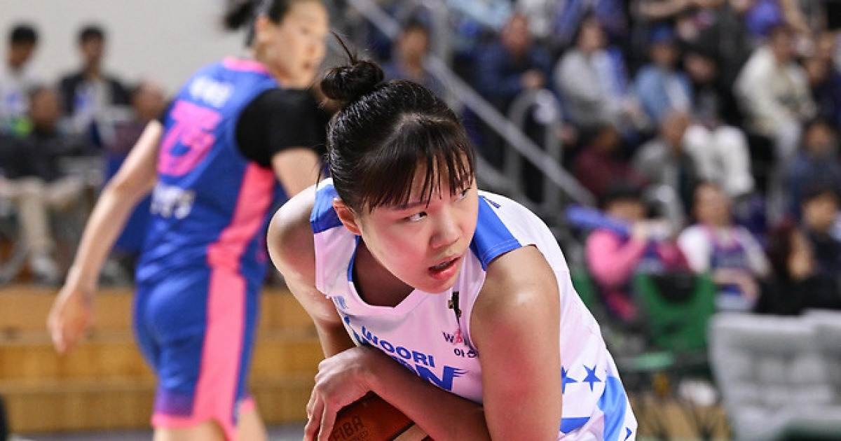 '경기력 논란' 우리은행 WKBL 새 역사, '0% 기적' 1차전 패배 딛고 챔피언결정전 진출