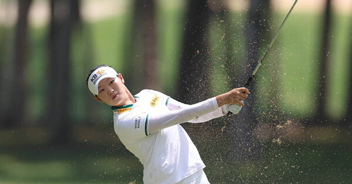 방신실, 태국 블루캐니언 2R 단독 1위…KLPGA 2주 연속 우승 경쟁