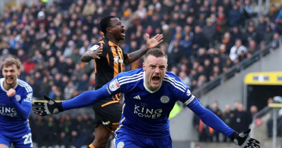 폼은 일시적이지만 클래스는 영원하다...‘레스터 기적 중심’ 37살 EPL 득점왕, 노장은 죽지 않는다