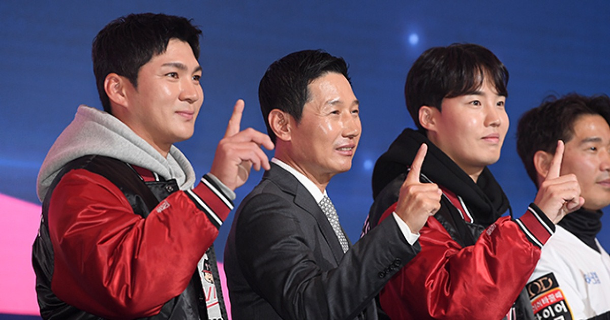 ‘디펜딩 챔프’ 염경엽 LG 감독 “2연패 목표, 라이벌은 KT” [MK소공동]